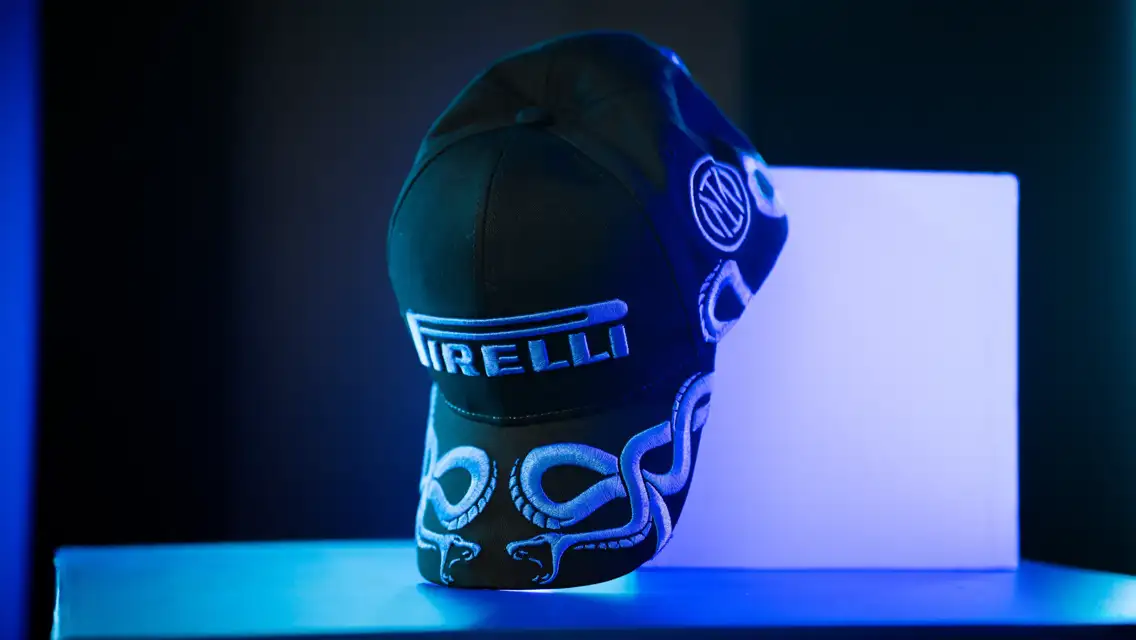 Inter e Pirelli: il cappellino Limited Edition per i 30 anni di partnership | Inter.it