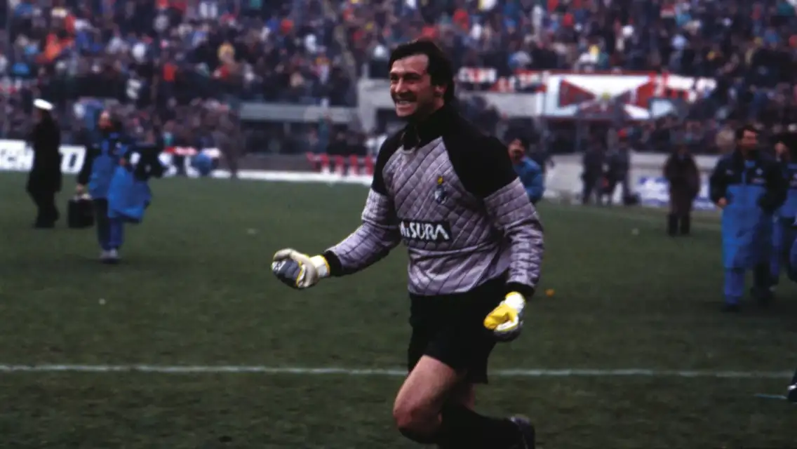 Happy Birthday, Walter! Five curiosities about the former goalkeeper ...