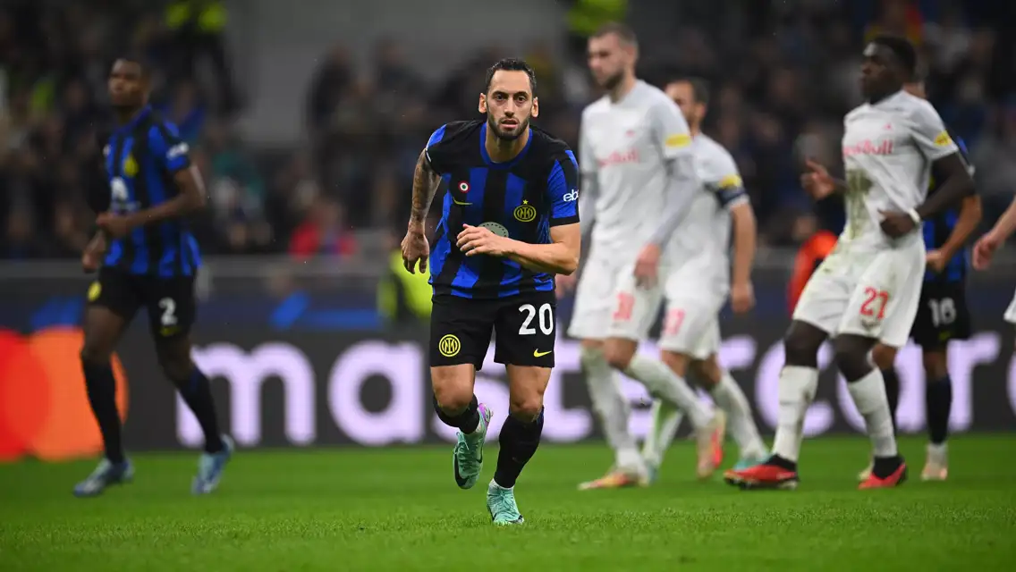Sanchez and Calhanoglu, Inter beat Salzburg!