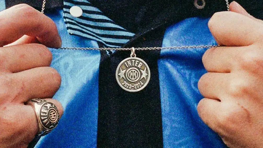 Inter e Nove25 presentano i gioielli celebrativi delle due stelle ...