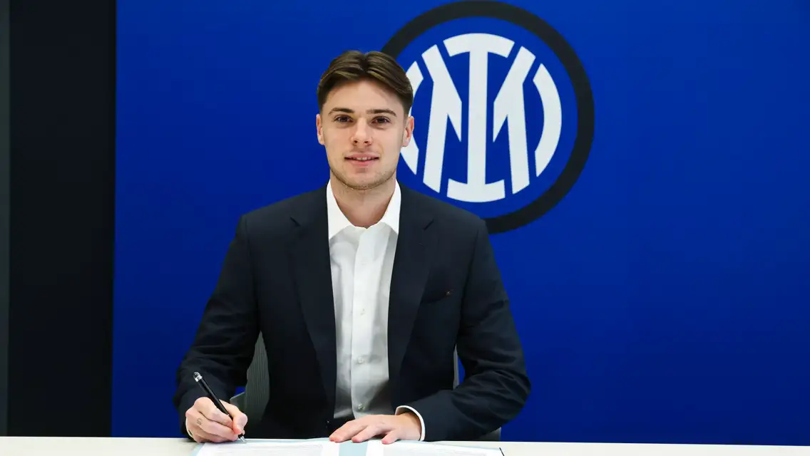 Passion for Sneijder, a tattoo dedicated to his father and the number ...